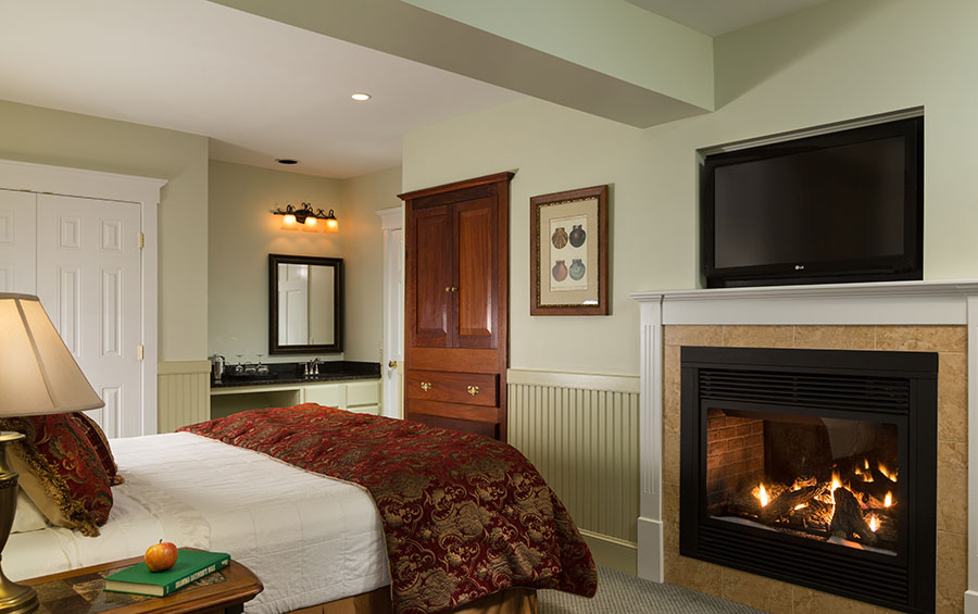 River View Fireplace Suites - Camden, ME Romantic Suites | Lord Camden Inn