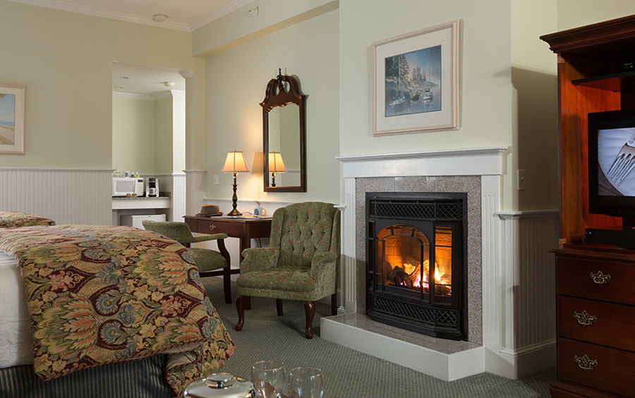 Deluxe Fireplace Rooms - Camden, ME Luxury Suites | Lord Camden Inn